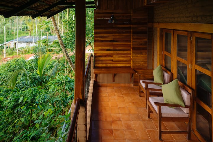 Malige By Raho: Pond-view Farm Stay Escape - Kodagu