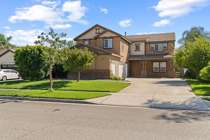 Luxury Designer 6br Estate | Pool & 3-car Garage - Rancho Cucamonga, CA