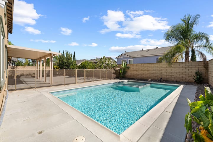 Family 6br Retreat | Pool, Garage & Prime Location - Fontana, CA