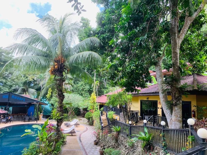 芭东泳池度假屋大床房 - Pa Tong