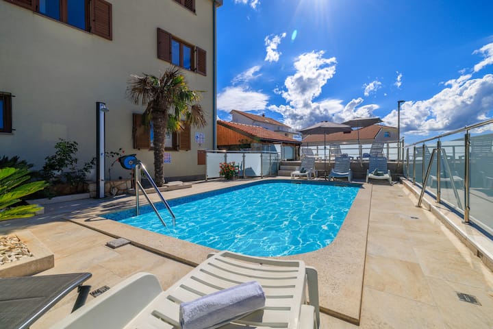 Apartment, Crikvenica, Swimmingpool, Ac, 4 Pax - Crikvenica
