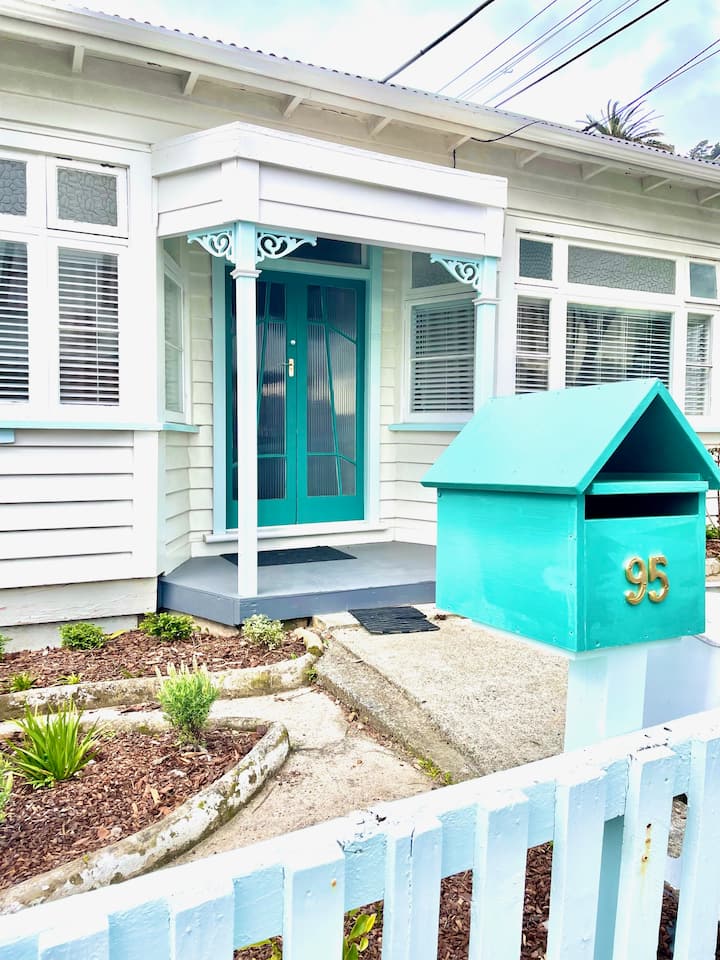 The Roxburgh - Inner City Villa In Mount Victoria - Wellington