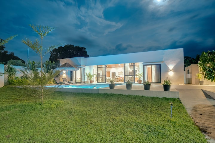 4br Villa W/ Pool & Wifi | Calatagan Batangas - Calatagan