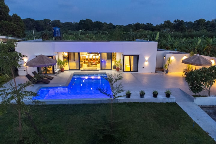 4br Villa W/ Pool & Wifi | Calatagan Batangas - Calatagan