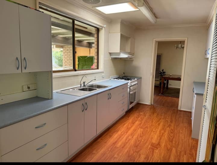 Fully Fenced Family 3 Bedroom Family Home Melbourn - Notting Hill