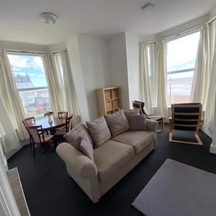 Beachside Apartment For 4: Perfect For Long Stays - Sewerby Hall & Gardens