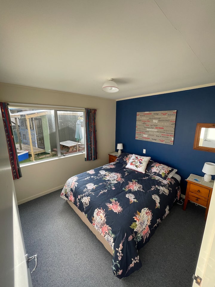 Sunlit Te Anau Escape – Garden, Deck & Bbq - Te Anau