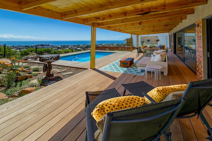 Stone N Sea
180° Ocean Views & Modern Luxury - Plettenberg Bay