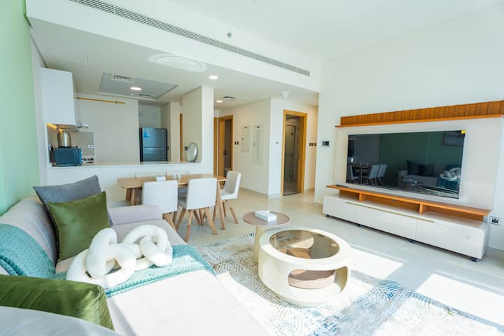Bright & Spacious 2br/ Panoramic Views/ Sleeps 7–8 - Abou Dabi