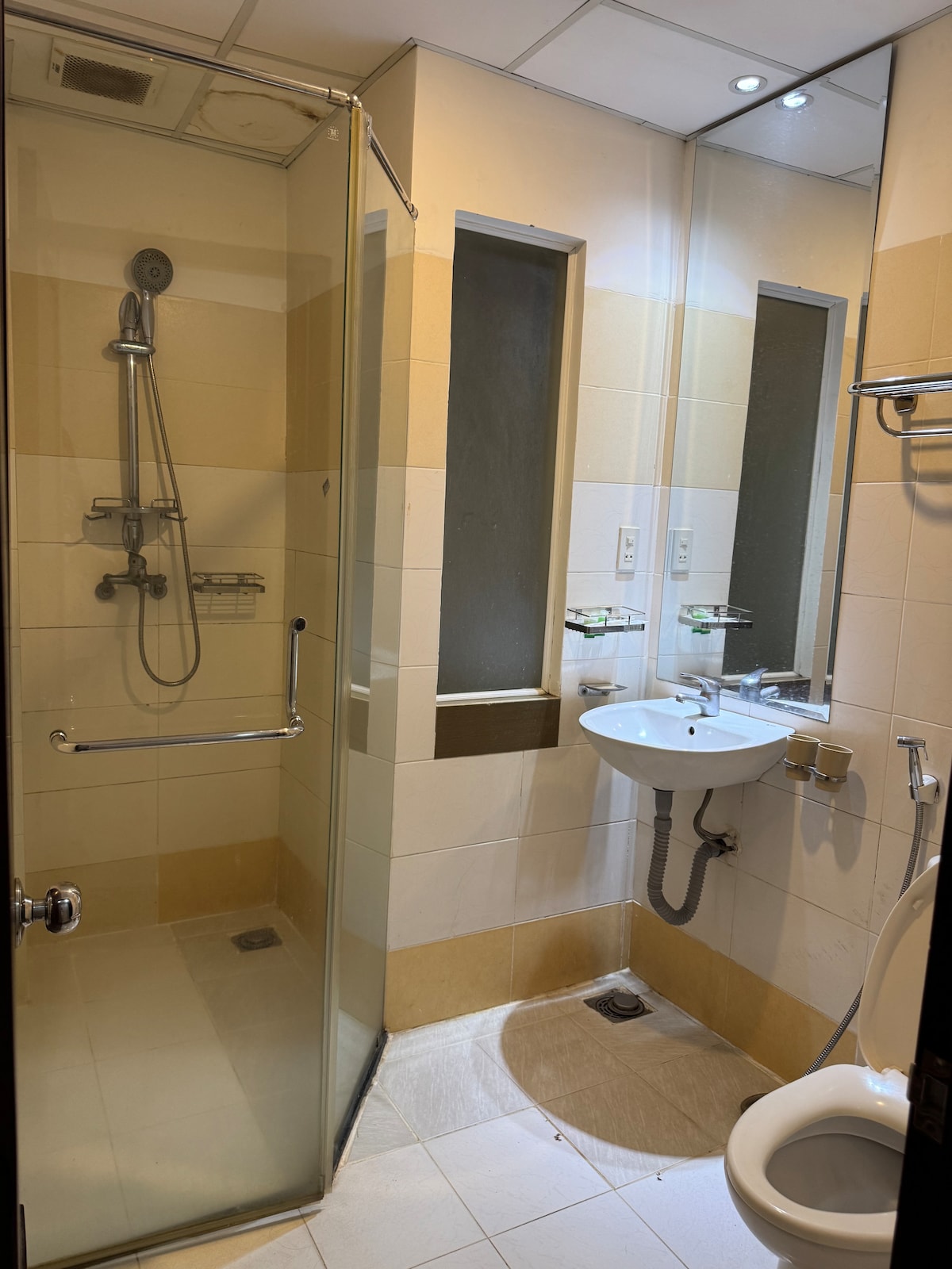 Superior Triple Room - Le Duong Hotel - Hotels for Rent in Nha Trang ...