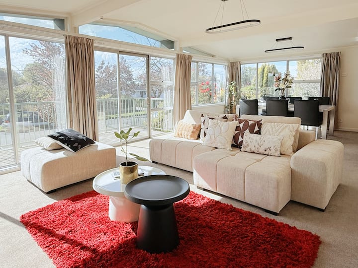 4 Min Airport! Spacious Bright Home With Balcony - Christchurch, New Zealand