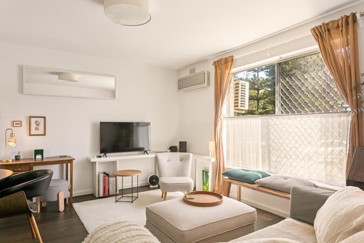 Coastal Cottesloe Apartment Opposite Civic Centre - Cottesloe