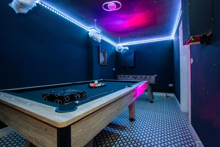 Ideal Townhouse Free Parking - Games Room - Sale