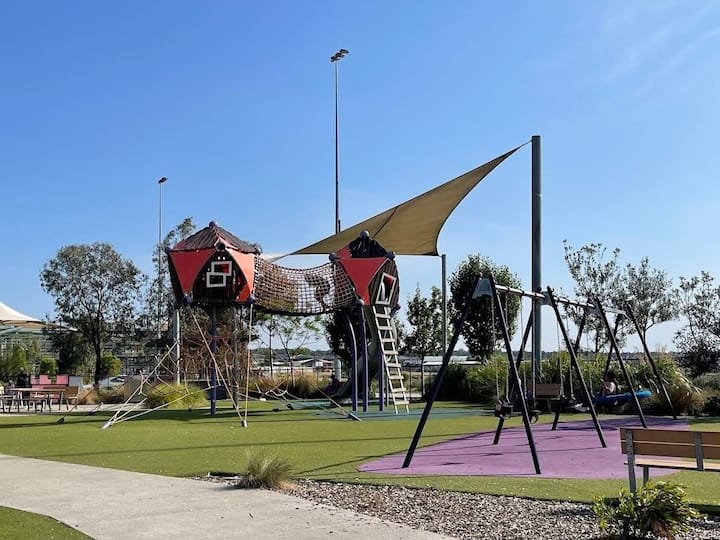 Luxurious New 5 Bedroom House And Double Garage - Saint Marys, Australia