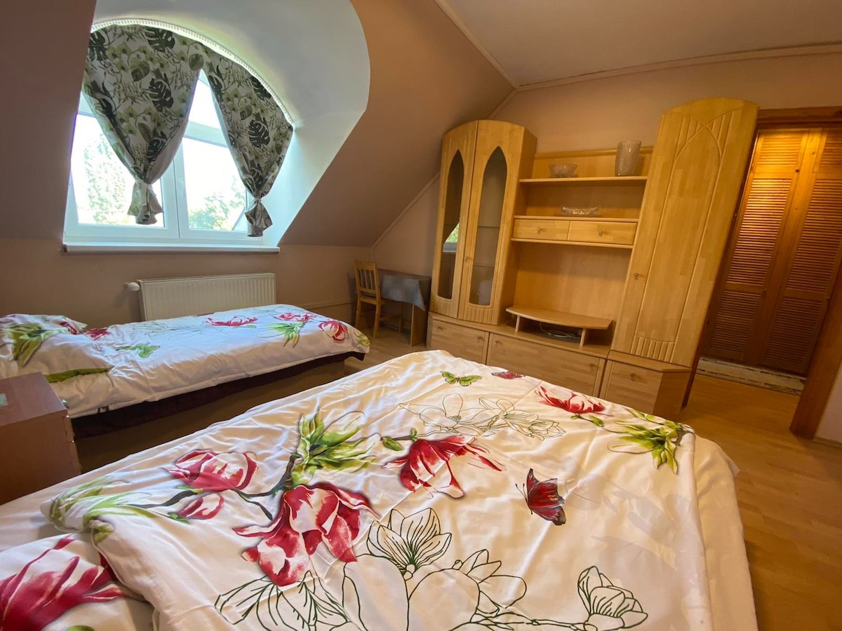 Chambre pour 3 personnes avec salle de bain commune - Chambres d'hôtes ...