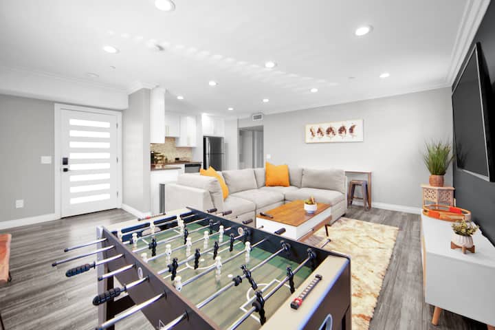 *Hollywood Dreams* Memory Foam Beds + Free Parking - West Hollywood, CA