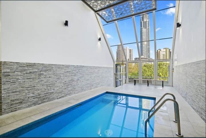 Dreamy Surfers Escape - Surfers Paradise