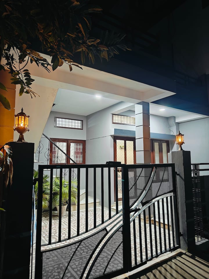 Ana Homestay - Indore