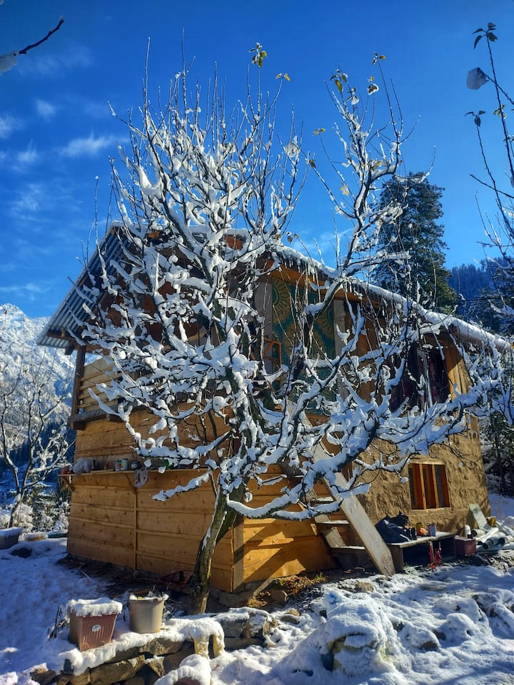 Premam Cabin. Love Nature & Silence On Tulga Hills - Tosh