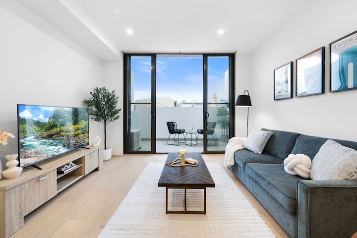 Stylish 2br City Escape W/ Parking Near Central - Moore Park