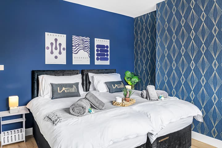 New, Modern, 3 Bed House, Sleeps 5, Free Parking - Leicester