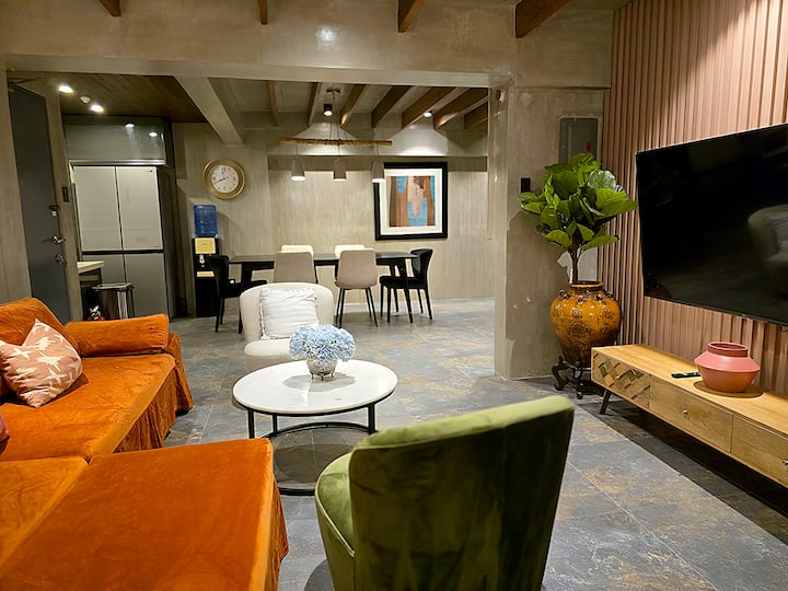 Modern 2br Unit In Makati | Prime Location - Manila