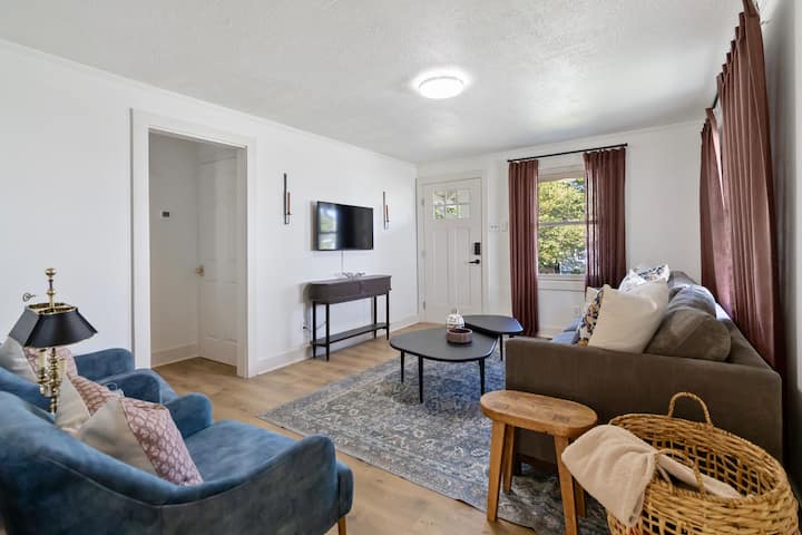 Cozy Distillery District Cottage - Lexington, KY