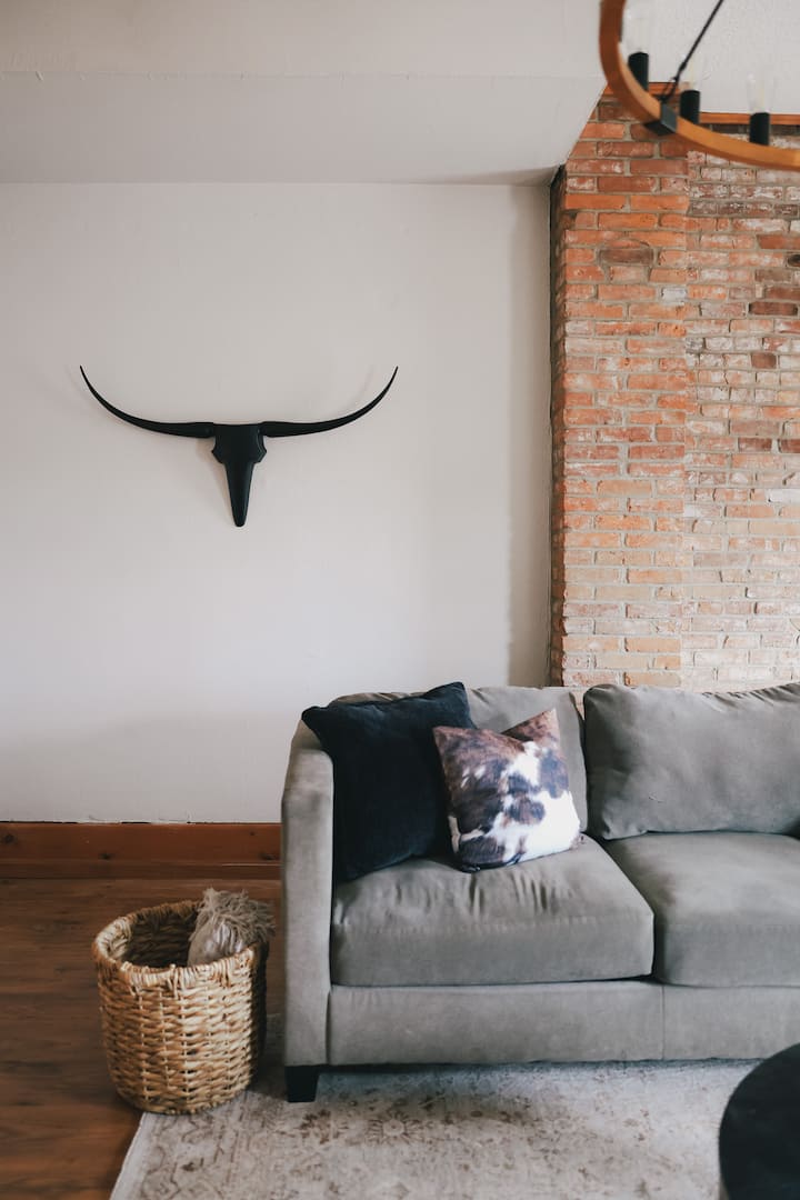 The Rustic Modern Loft | Carlinville Square - Beaver Dam State Park, Royal Lakes