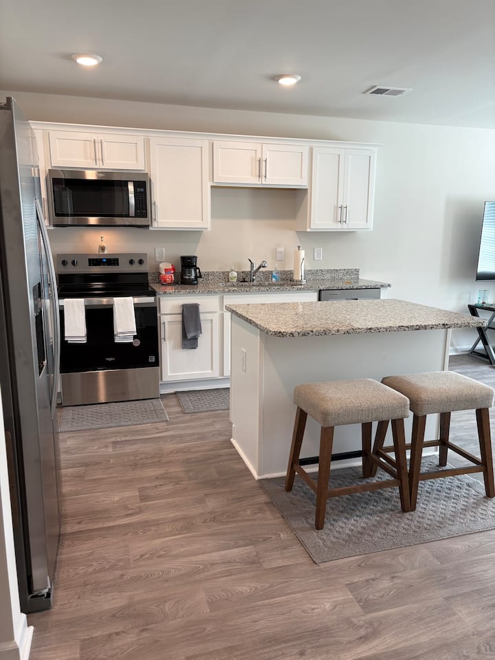 Built In 2025, Relaxing & Cozy, Near Everything - Wilson