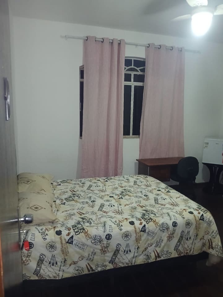 Pousada Com Suíte, Tv, Frigobar, Banheira Imersão. - Juiz de Fora