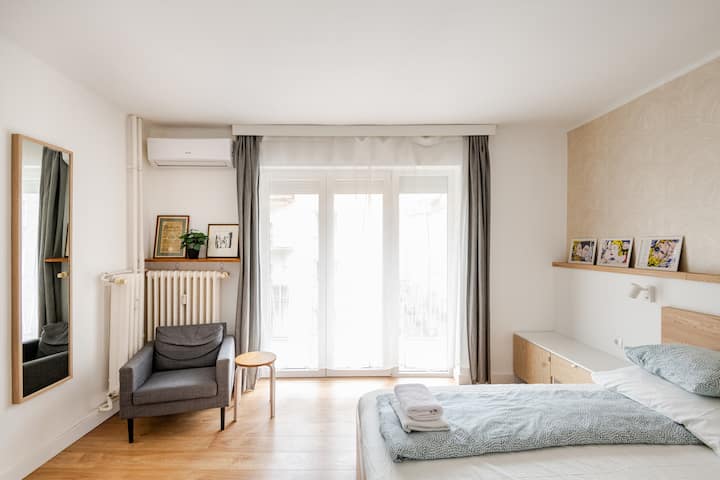 Ikea Style Apartment In The City Center - Budapest