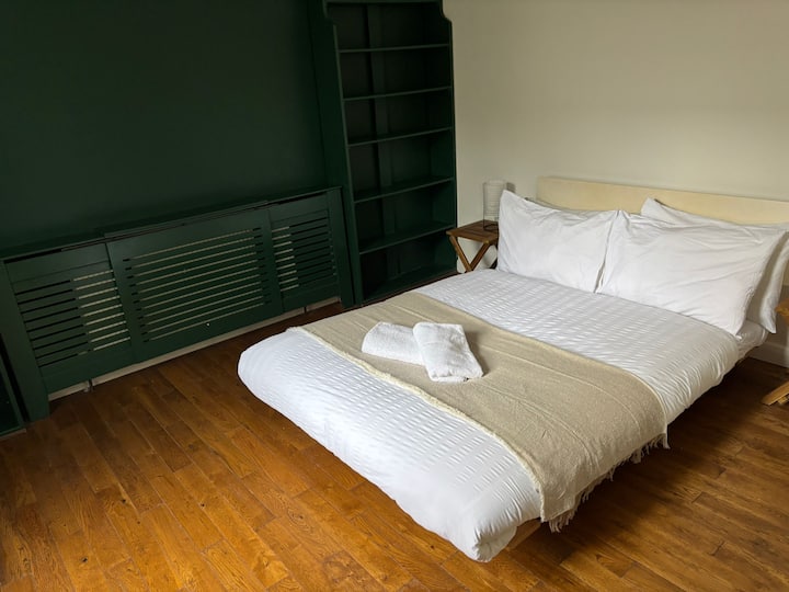 4br Home | Sleeps 9 | Monthly Stay + Bills - Brighton and Hove