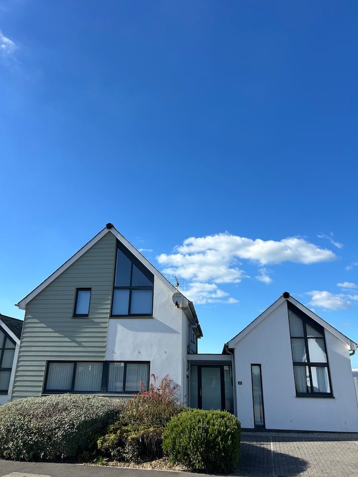 4 Bedroom Beach House Uninterrupted Sea Views. - Westward Ho!