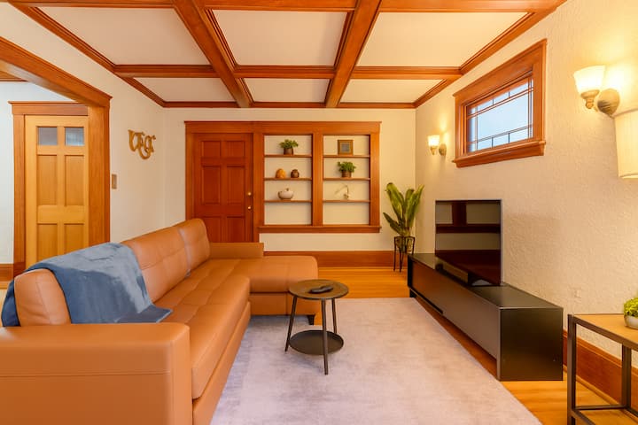 Vintage 2br - Walk To Tufts + Train + Parking - Somerville