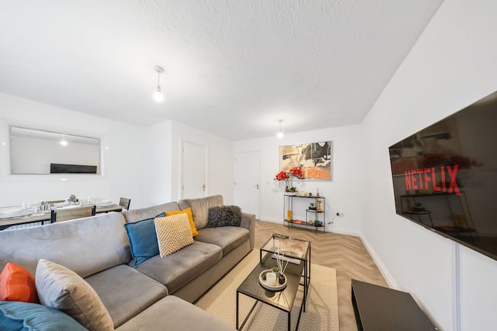 2 Bed Townhouse Professionals & Long Stays - Chatham
