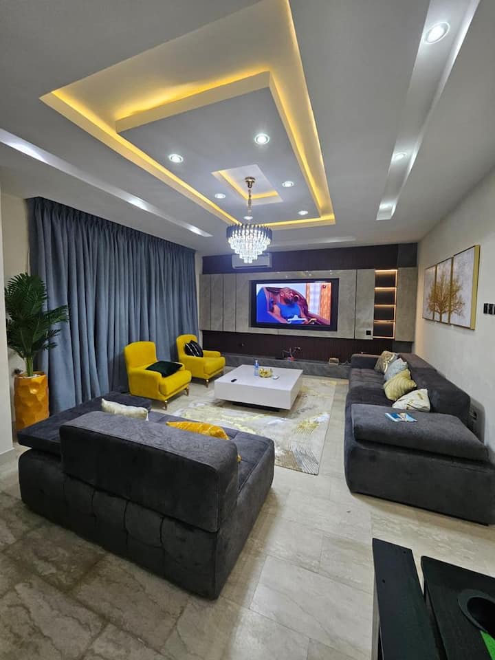 Luxury Oasis In The Heart Of Ikeja Gra. - Lagos