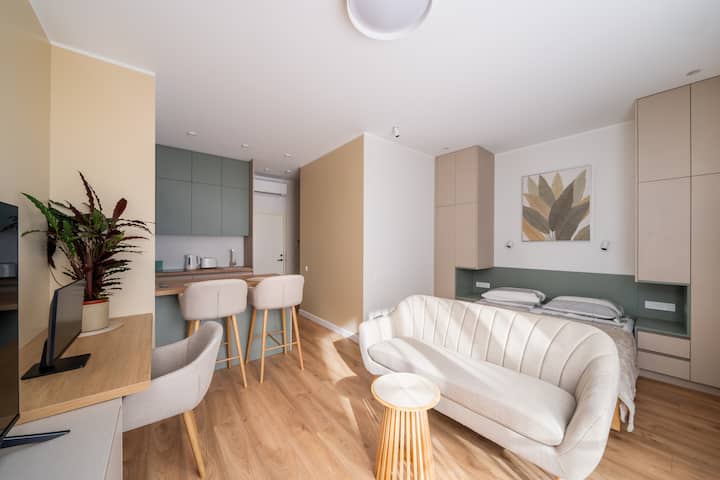 New Old Town Studio/55"tv/work Desk/ac/security - Riga