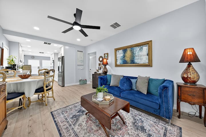 Charming West Palm Getaway| 2br Home Near Downtown - West Palm Beach, FL