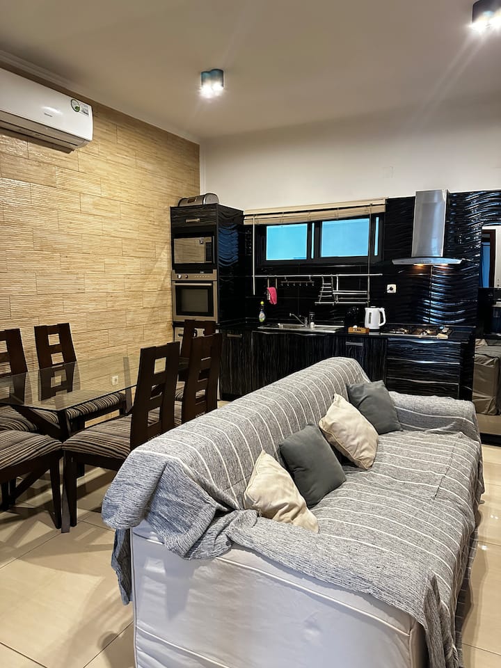 Simple And Cozy Apart Near The Beach - Maputo