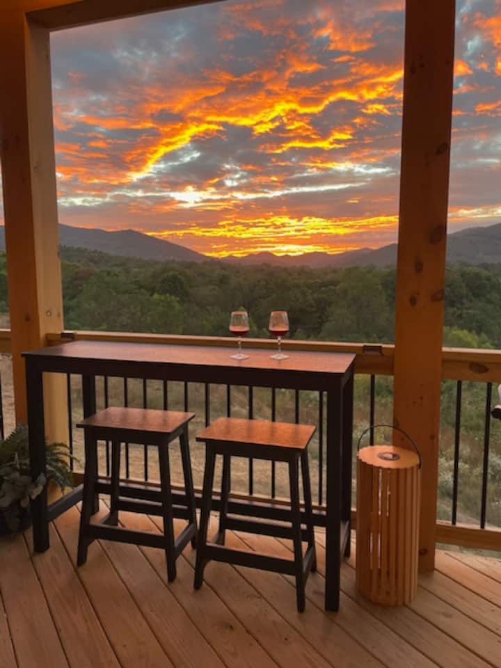 Stunning Views, Hot Tub, Cold Plunge, Sauna! - Black Mountain, NC