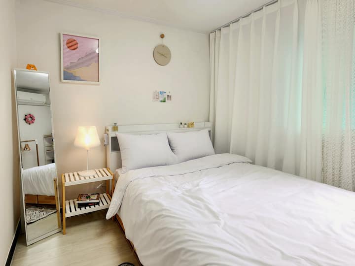 동묘역2분#ddp#낙산공원#종로#청계천#명동#광장시장#짐보관 무료 - South Korea