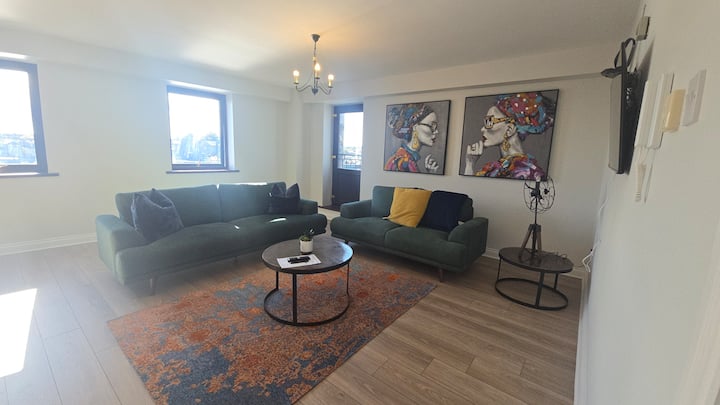 Amazing 2 Bed, 2 Bath With River Views & Parking - Galway