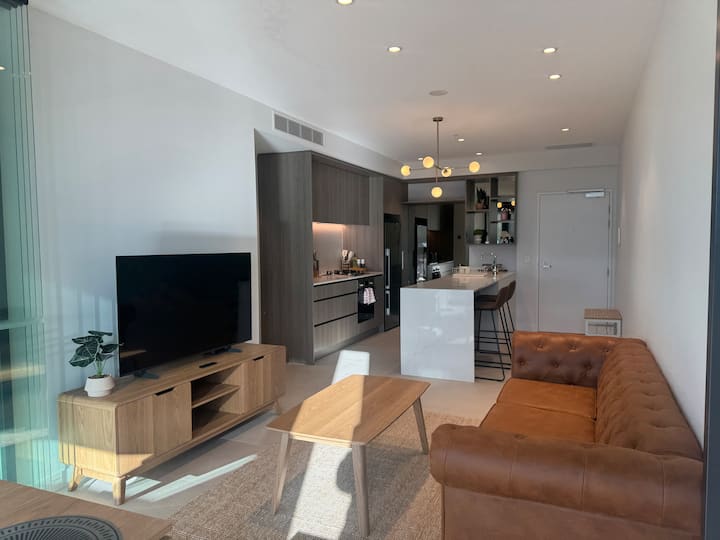 Modern City Escape – Pool & Sauna Access - Perth