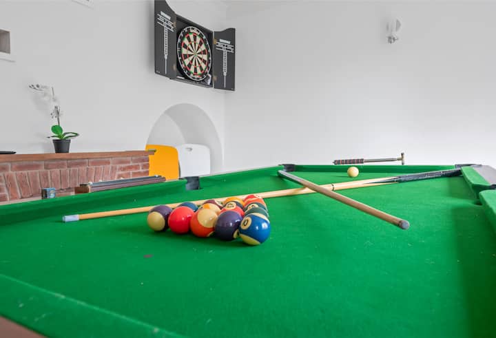 Games Room House. Ema Donington Park, Free Parking - East Midlands Airport (EMA)