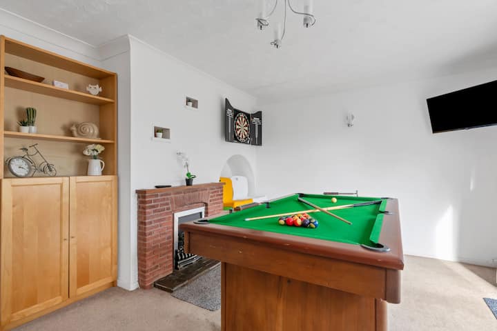 Games Room House. Ema Donington Park, Free Parking - East Midlands Airport (EMA)