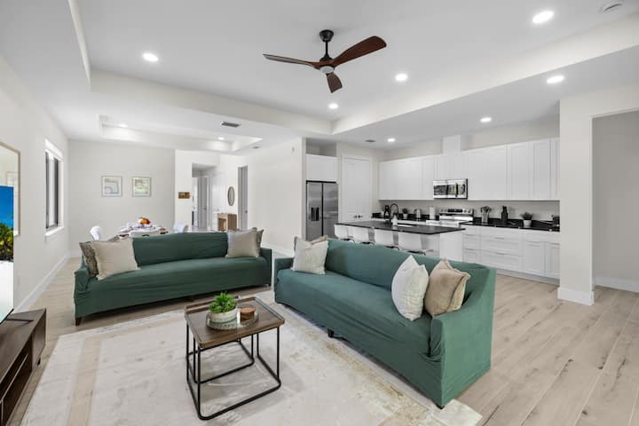 Sunset Retreat-minutes To 5th Ave & Pier - Naples, FL