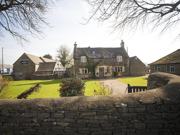 Private Double En-suite Room At The Ragged Cot - Tetbury