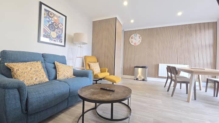 Elegant City Stay | 2br, Walk Everywhere - County Galway