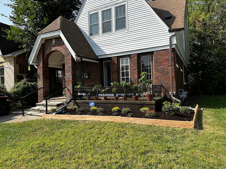 Mid-century Tudor - Grosse Pointe, MI