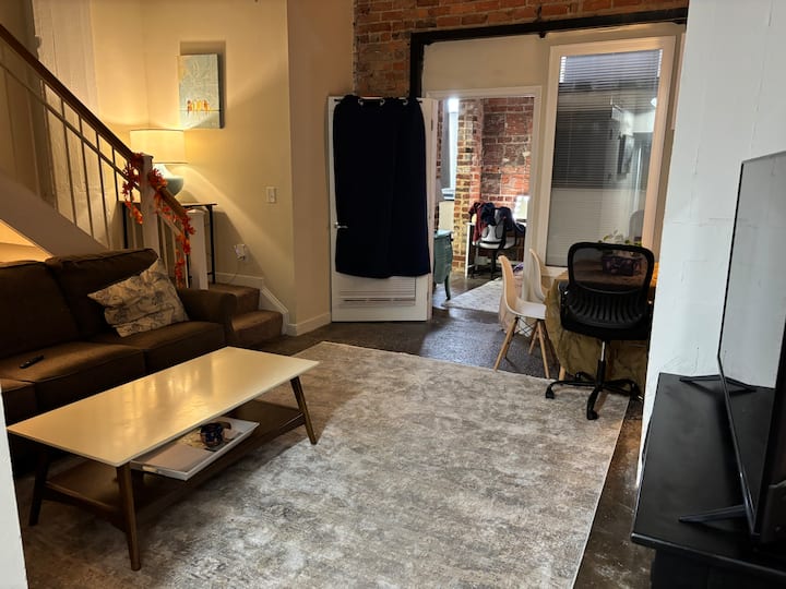 Charming 3 Bedroom W/ Prvt Bath Apart. In Scott - Richmond, VA